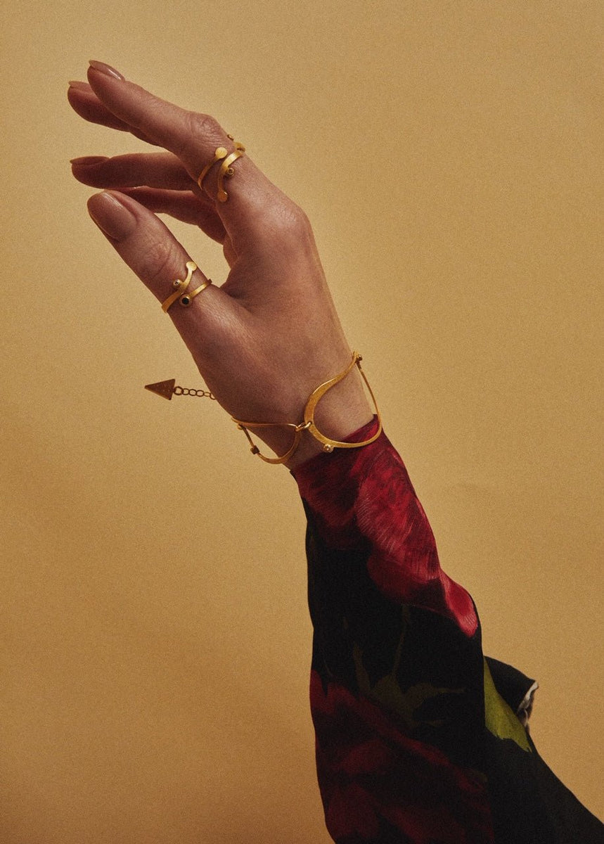 Dali Crossover Ring Green Stone – Layana London